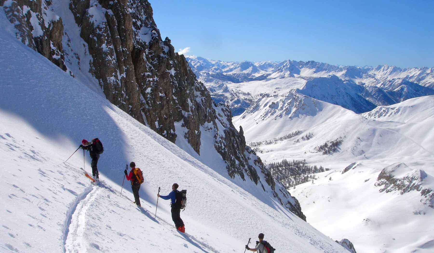 Ski de randonnée - ski touring à Serre Chevalier, Briançon, Ecrins